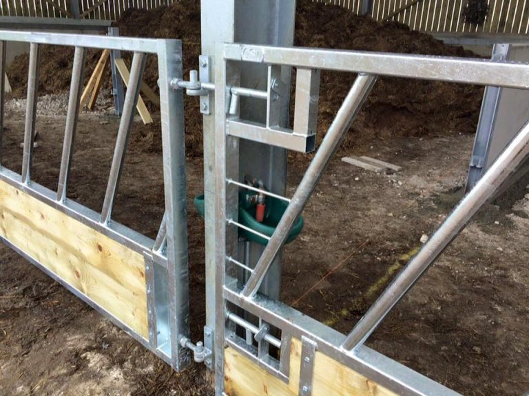 20ft Heavy Duty Cattle Feed Barrier with Timber Base as Gate to Suit ...